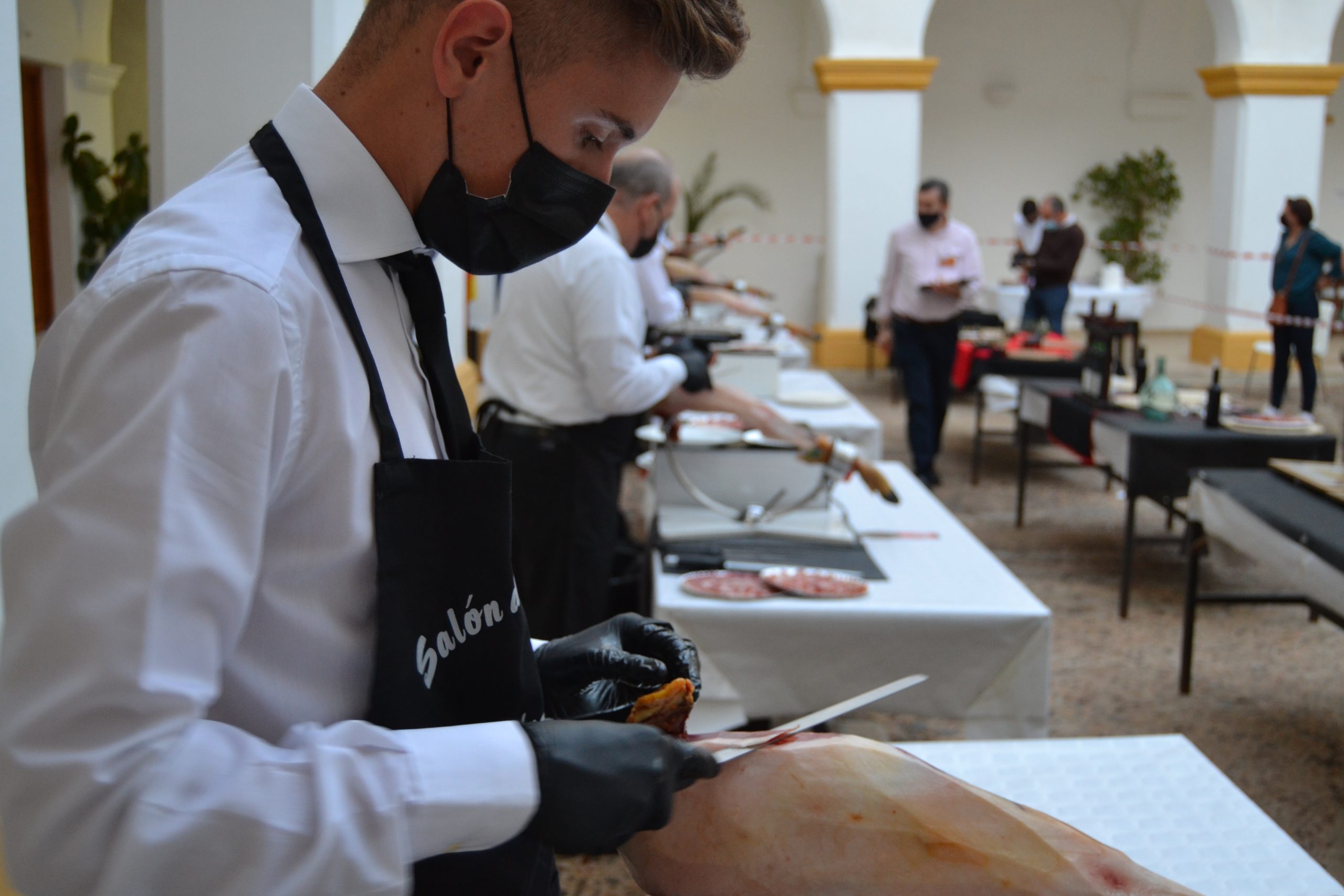 El joven Daniel Acedo, ganador del Concurso nacional de cortadores del ...
